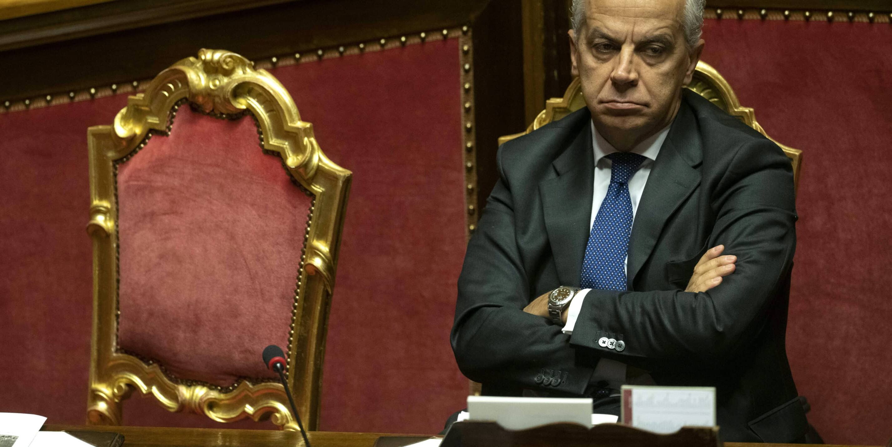 Il Viminale ha decreti per tutti, tranne che per gli ultrà | LA NOTIZIA Il Viminale ha decreti per tutti, tranne che per gli ultrà | LA NOTIZIA