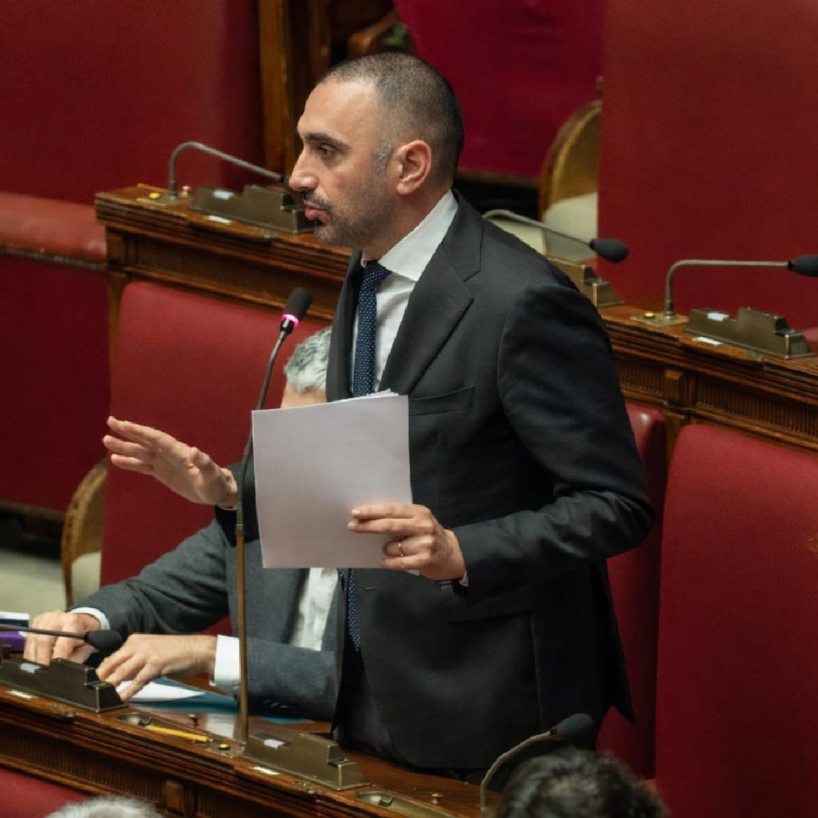 “Solite promesse e scaricabarile: una premier in fuga dalla realtà ...